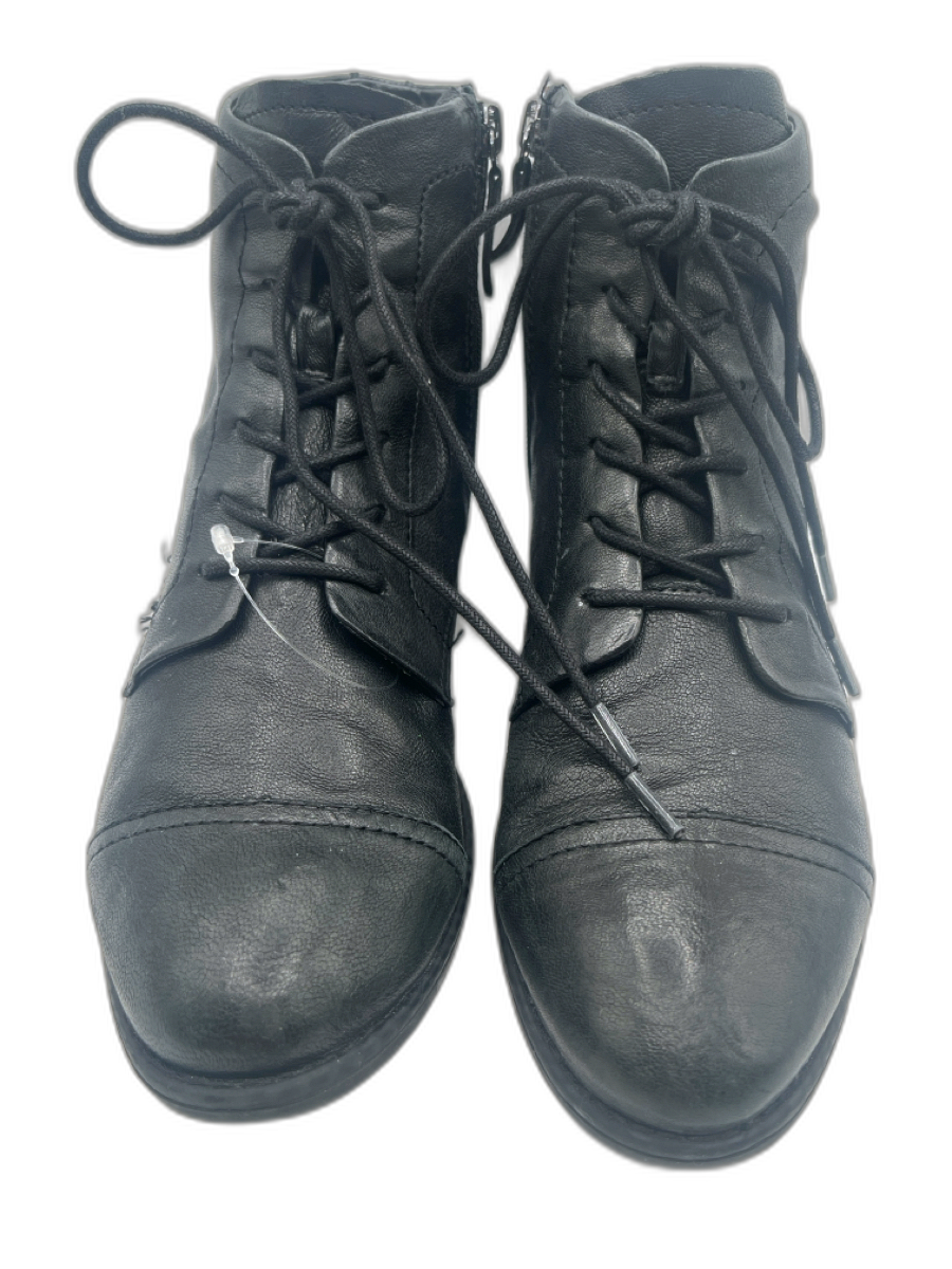 Comfortiva Shoe Size 9 Black Leather Lace Up Ankle Low Block Heel ...